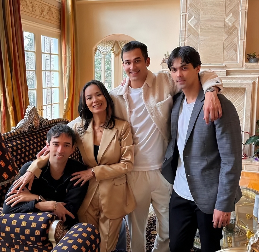 Wei Wei's American mansion exposed!A table of red wine and seafood is extravagant, and the three ...