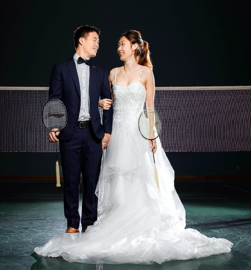 Both partner and lover!Badminton champion couple takes wedding photos ...