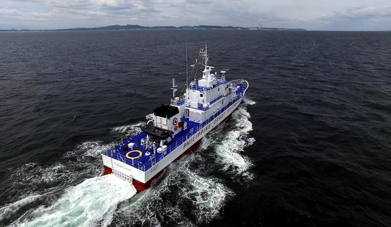 Second Thomas Reef clashes! Coast Guard ship 4203 used water cannons to ...