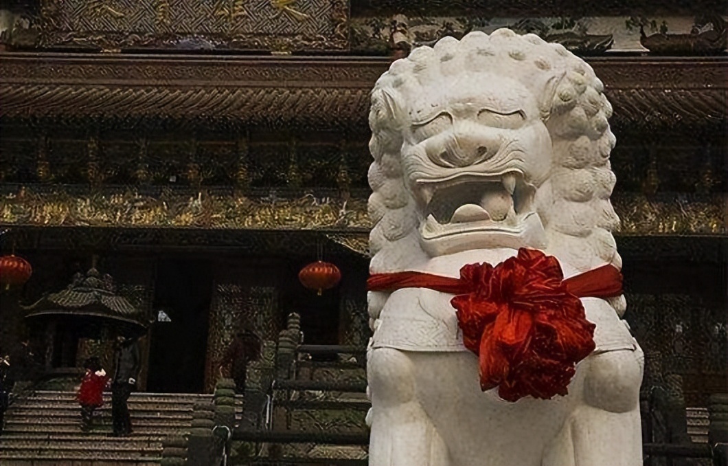 How did the stone balls in the ancient stone lions' mouths get inserted ...