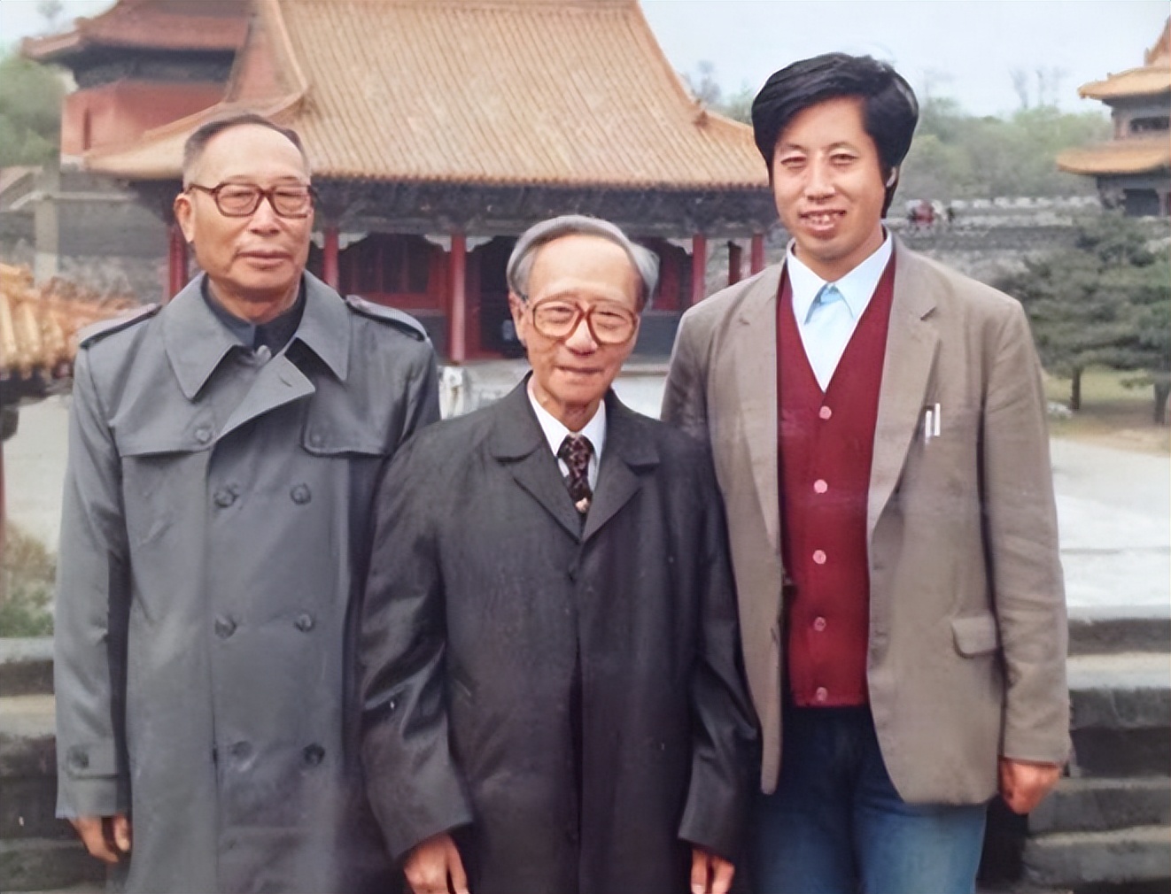 Puyi has no children all his life, but his younger brother has three ...