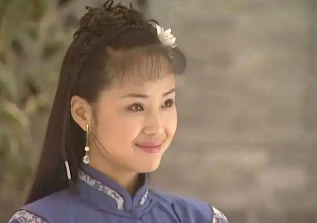 She is the most beautiful Aunt Su Ma. She takes her daughter to marry ...