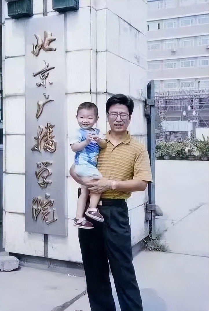 Bai Qingyang, the son of CCTV's famous Bai Yansong, is a school tyrant ...