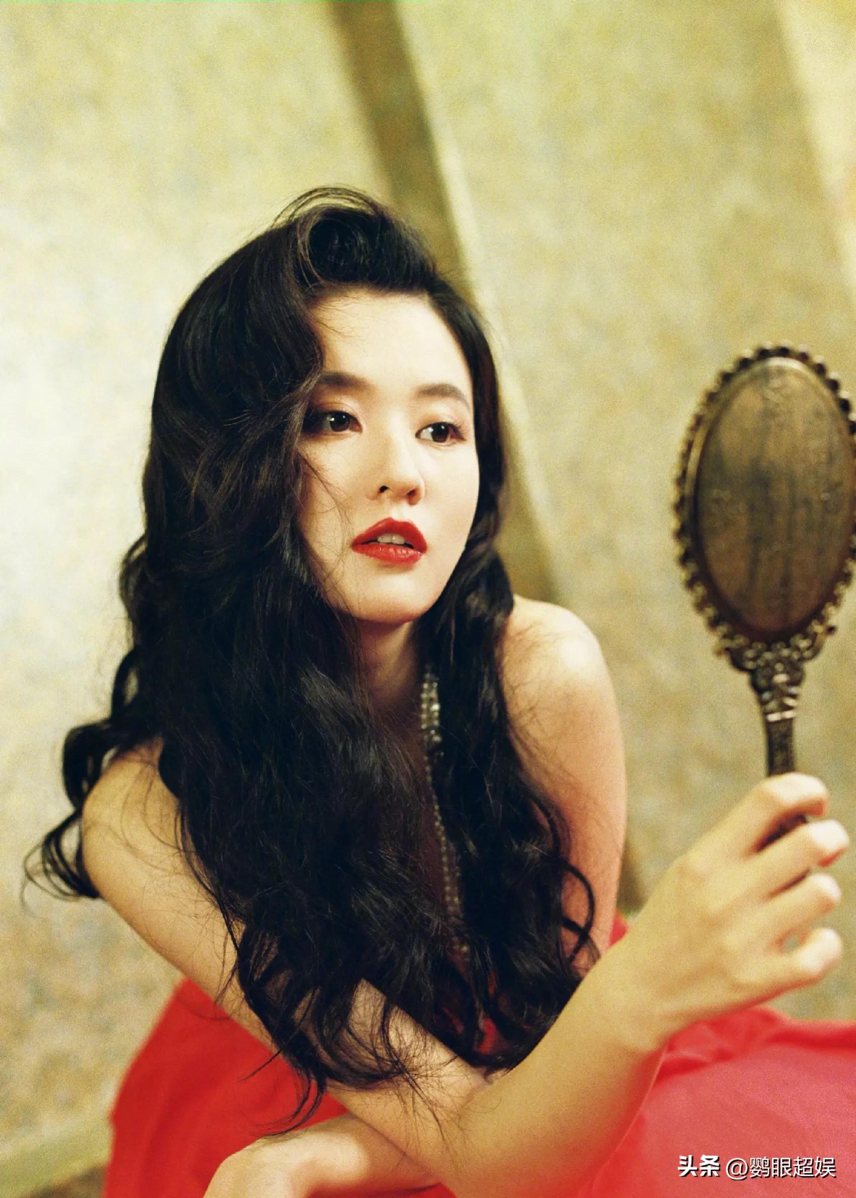 Qiao Xin tube top red dress long photo, beautiful Hong Kong style - iNEWS
