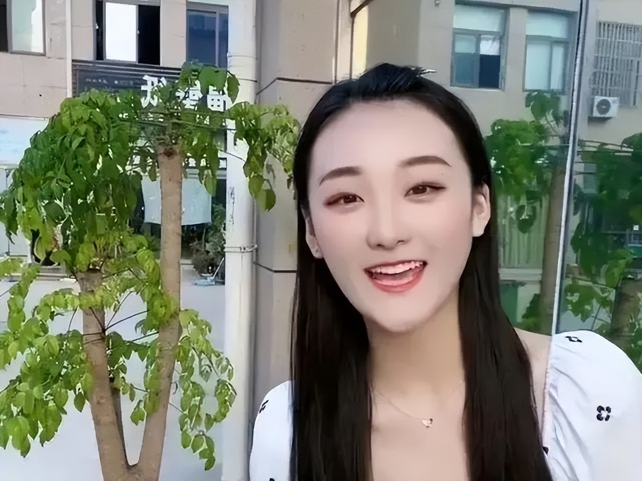 Zhu Xiaowei and his second wife show their affection, Chen Yanan's millions of fans account is ...