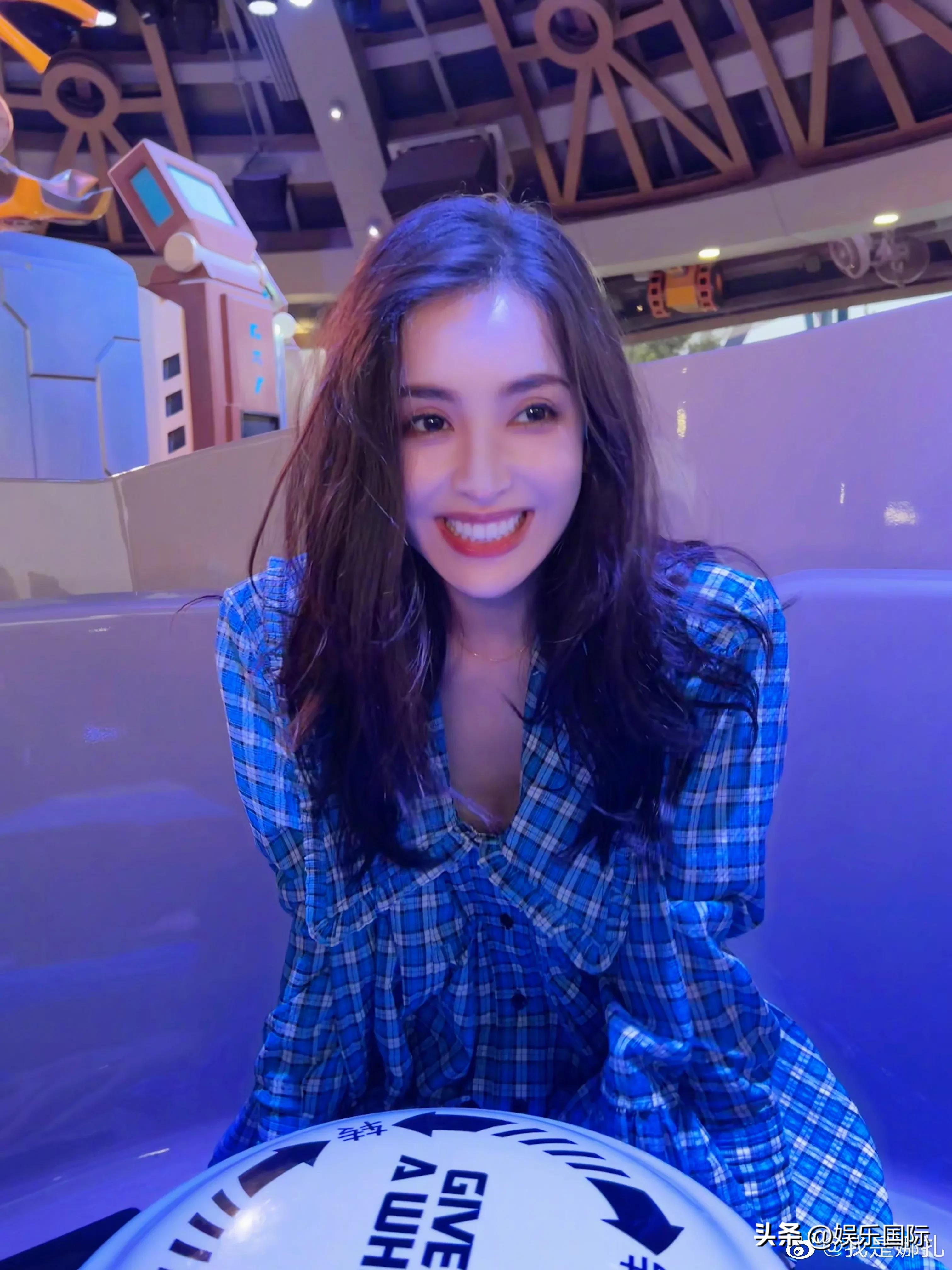 Guli Nazha went out to play on June 1st, and the green plaid skirt is cute and cute - iNEWS