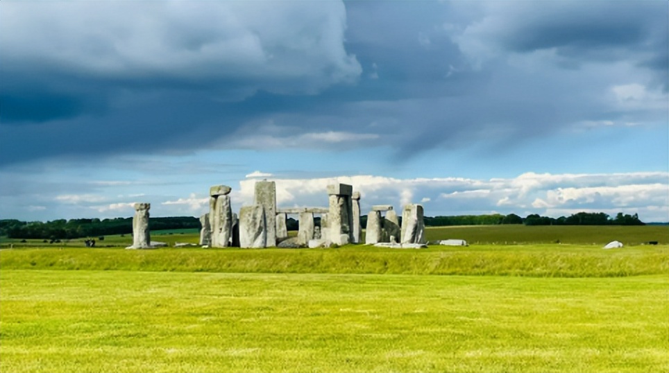 What is the mysterious symbol, the mysterious pattern carved in the ...
