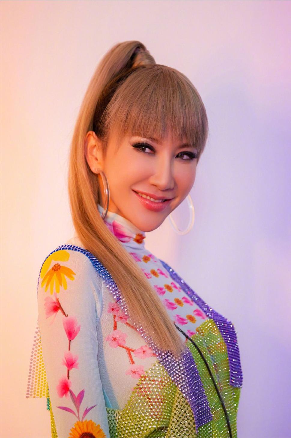 Coco Lee (CoCo): shed tears with talent, lost voice in the world - iNEWS