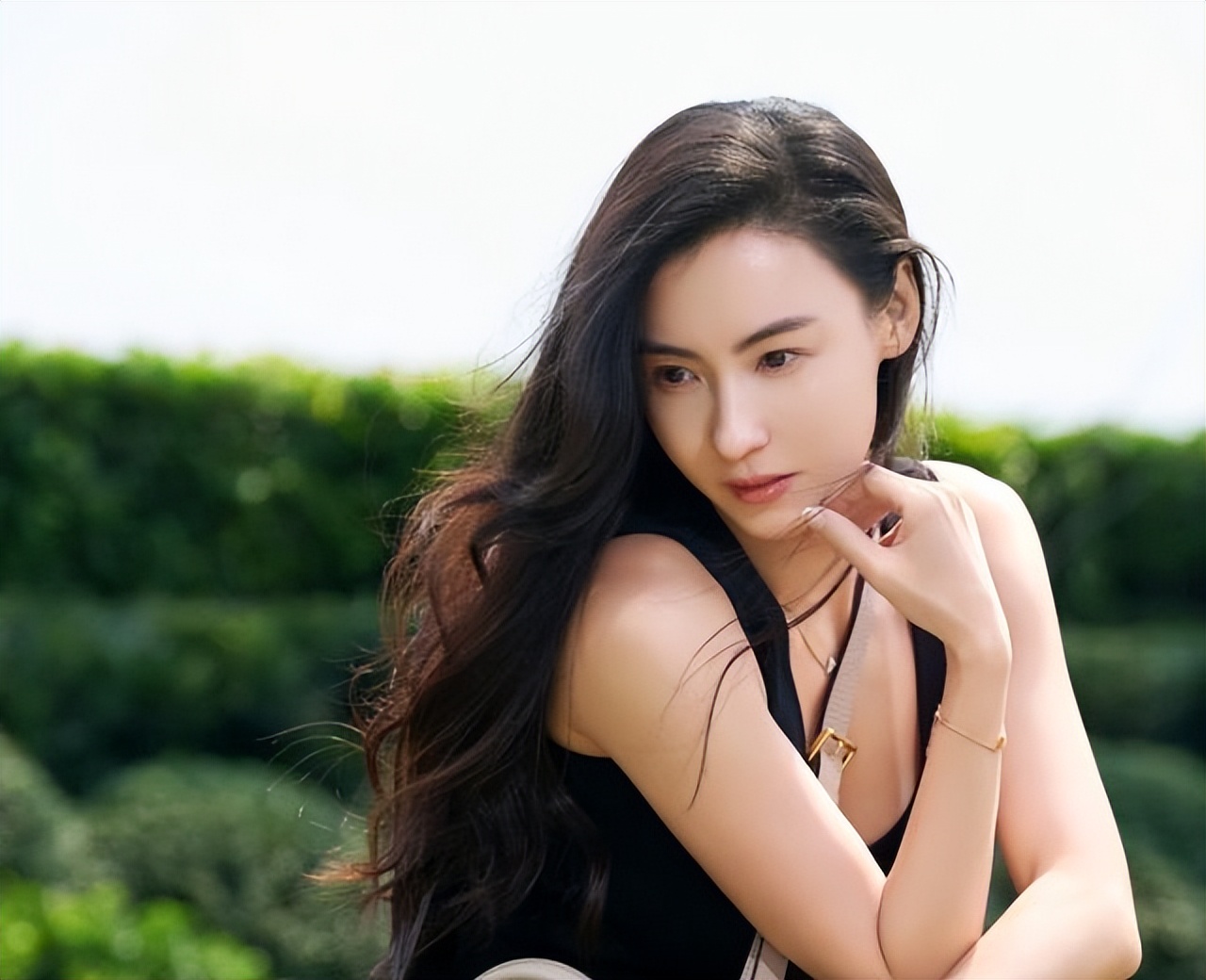 Jade girl Cecilia Cheung figure skating, accidentally fell to expose ...