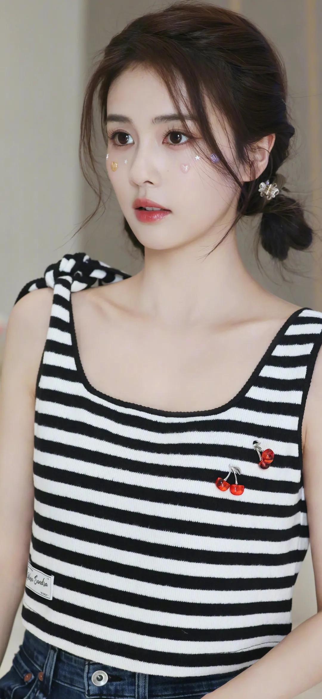 Bailu, a realistic version of a young and beautiful girl, with a ...