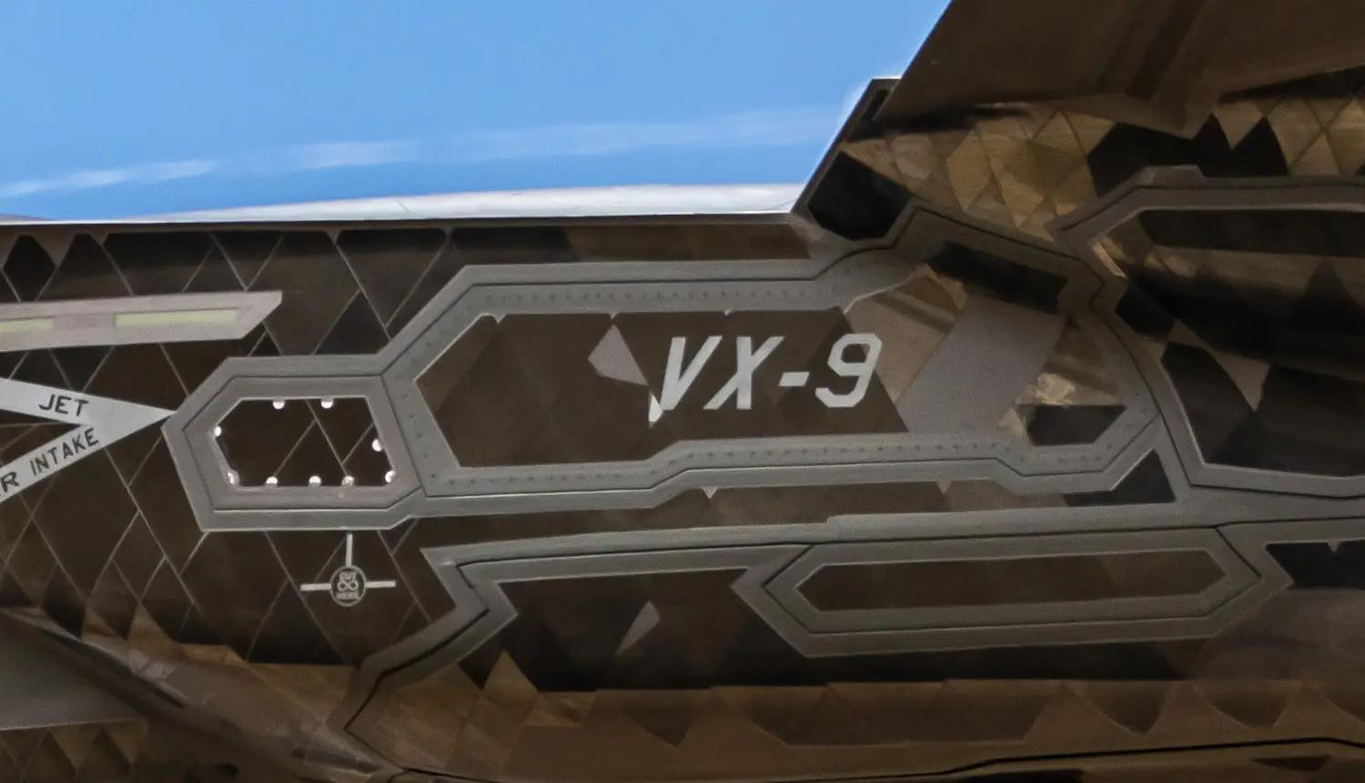 What a close-up big picture: the new stealth coating of the US F35-C is ...