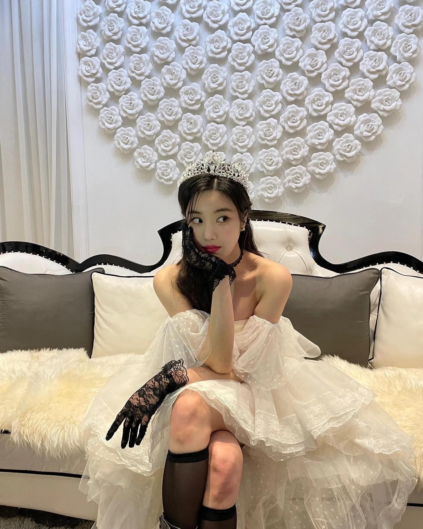 To be beautiful to die!Quan Enfei updated dynamic dress photos on the ...