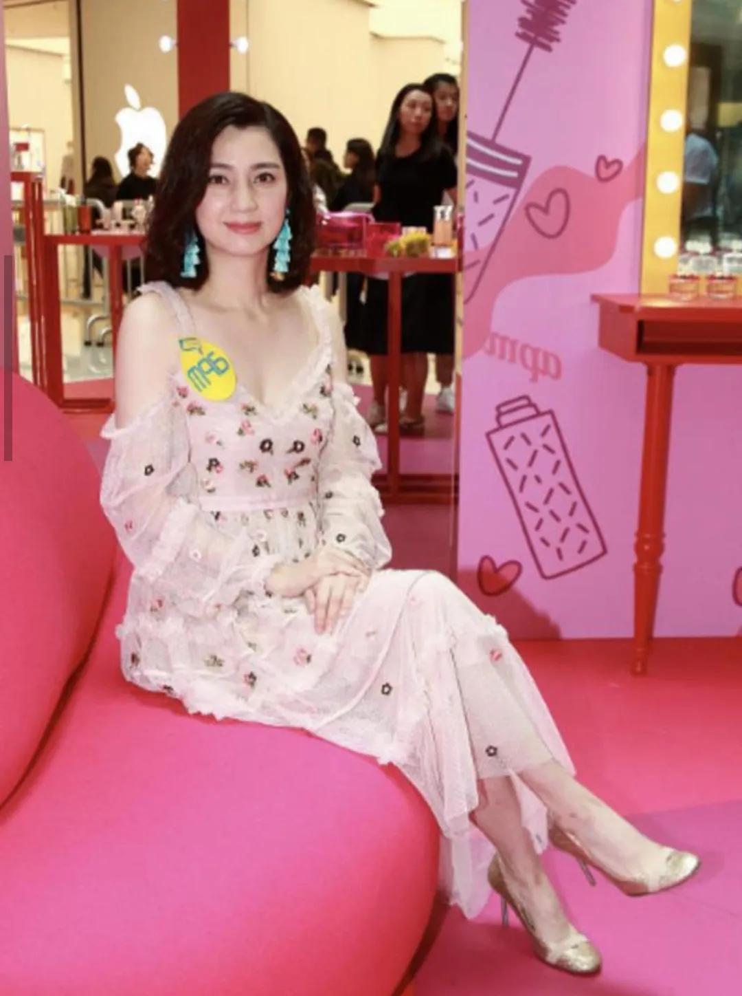 Sexy, charming, and compelling Hong Xin's photo - iMedia