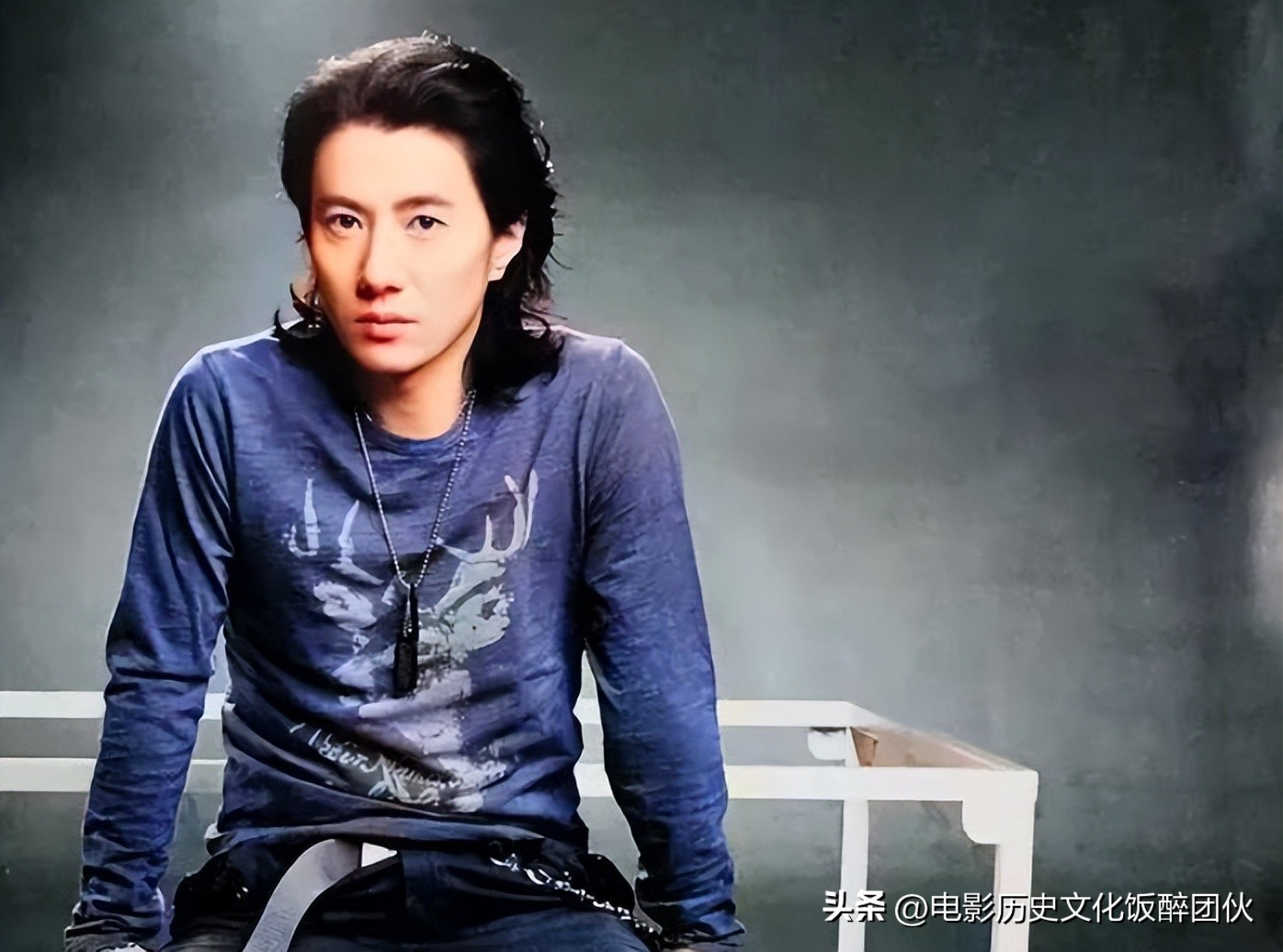 54-year-old Zheng Jun is so "rock": he played in a band and changed his ...