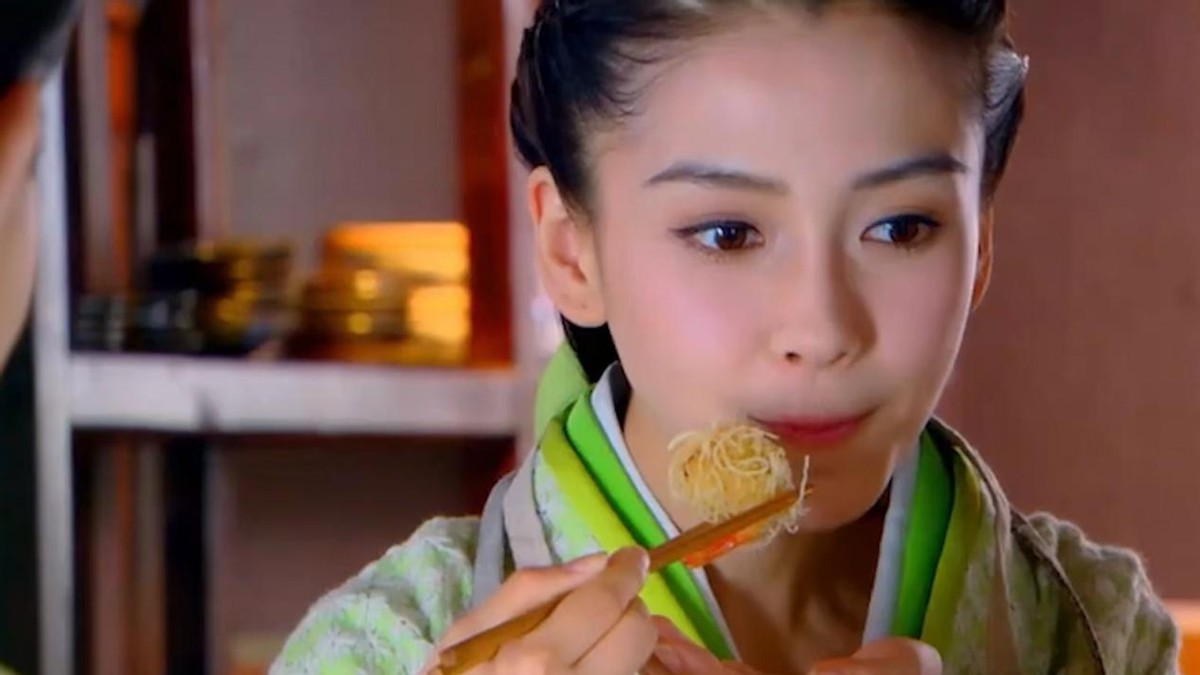 Comparing actors' real and fake eating scenes, there is no harm without ...