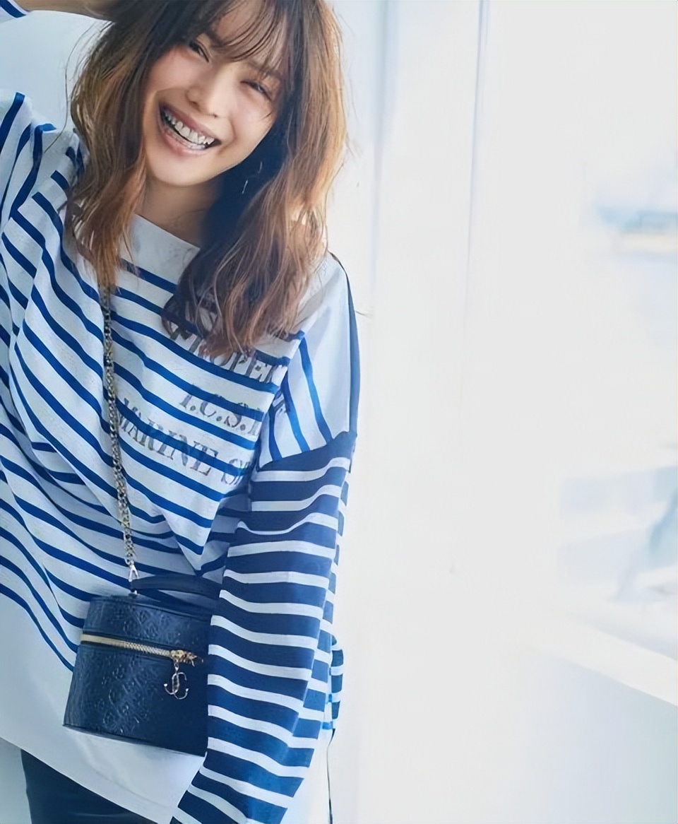 At the age of 43, she is the mother of two children, a fashion blogger ...