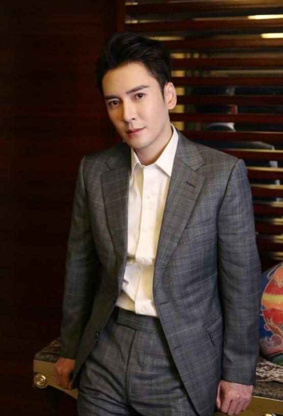 Han Dong: After graduating from a prestigious school, he went to a ...