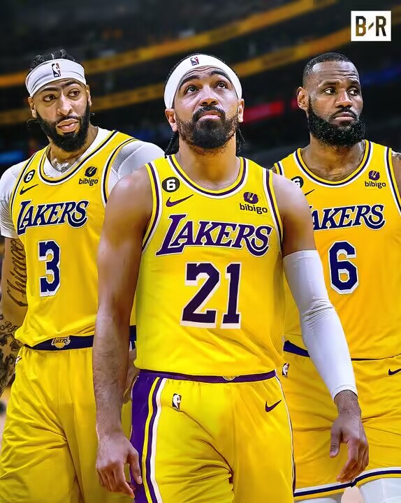 Official announcement, the Lakers signed it! There are guards and ...