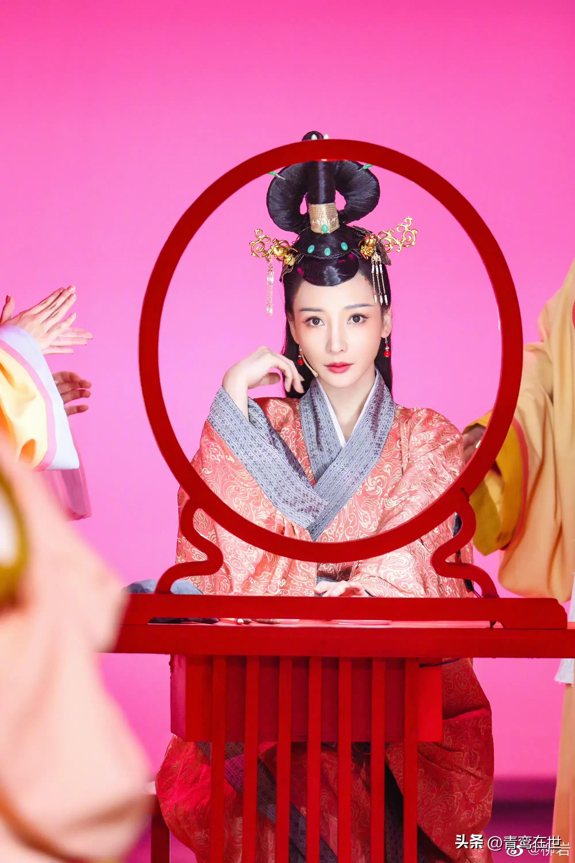 Liu Yan's appearance has changed greatly. Is this plastic surgery? - iNEWS