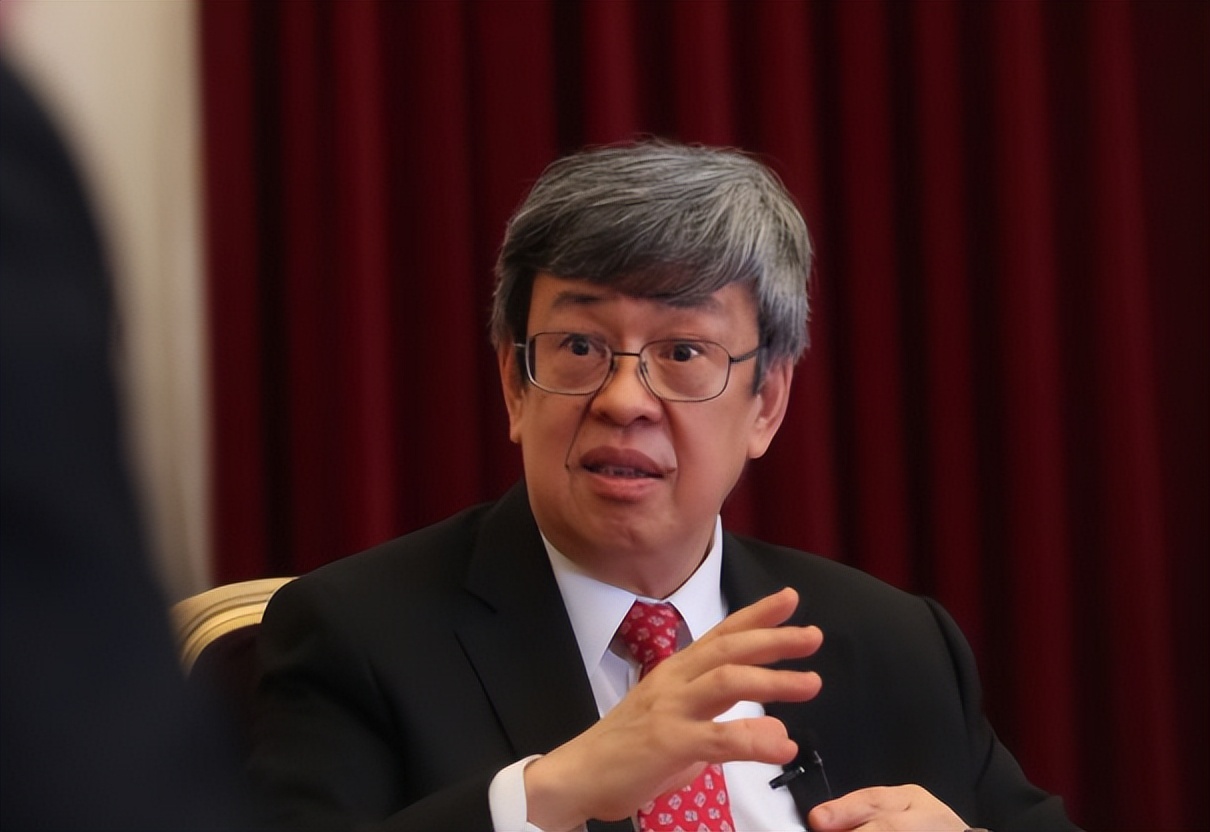 The Taiwanese athlete holding the national flag broke the glass heart ...