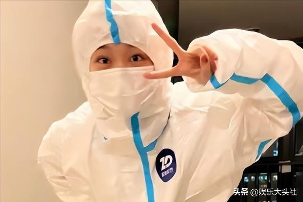 Sun Li's younger sister, Sun Yan, appeared without makeup, wearing a ...