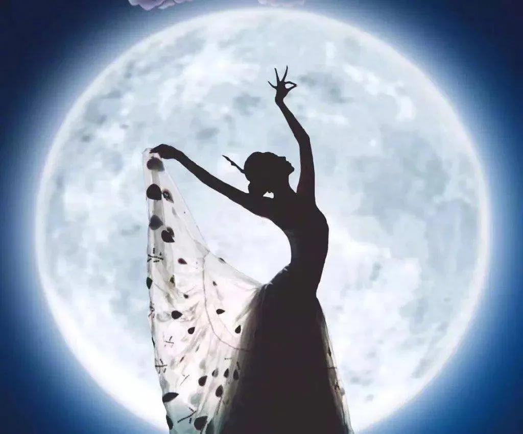 Was scolded on the hot search overnight, naked only underpants ...