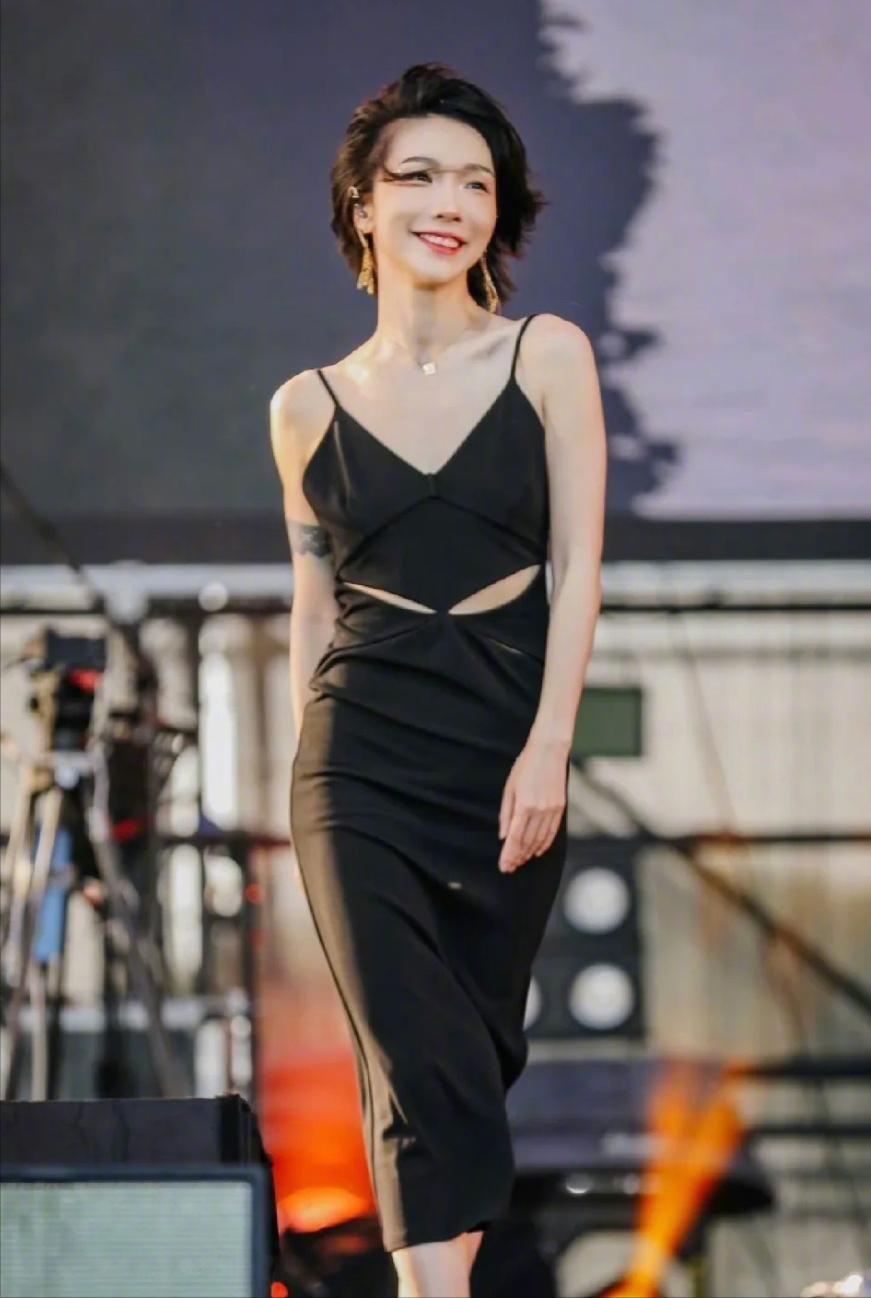 Liu Lian wore Pinru's clothes and even had a mole on her makeup. The ...