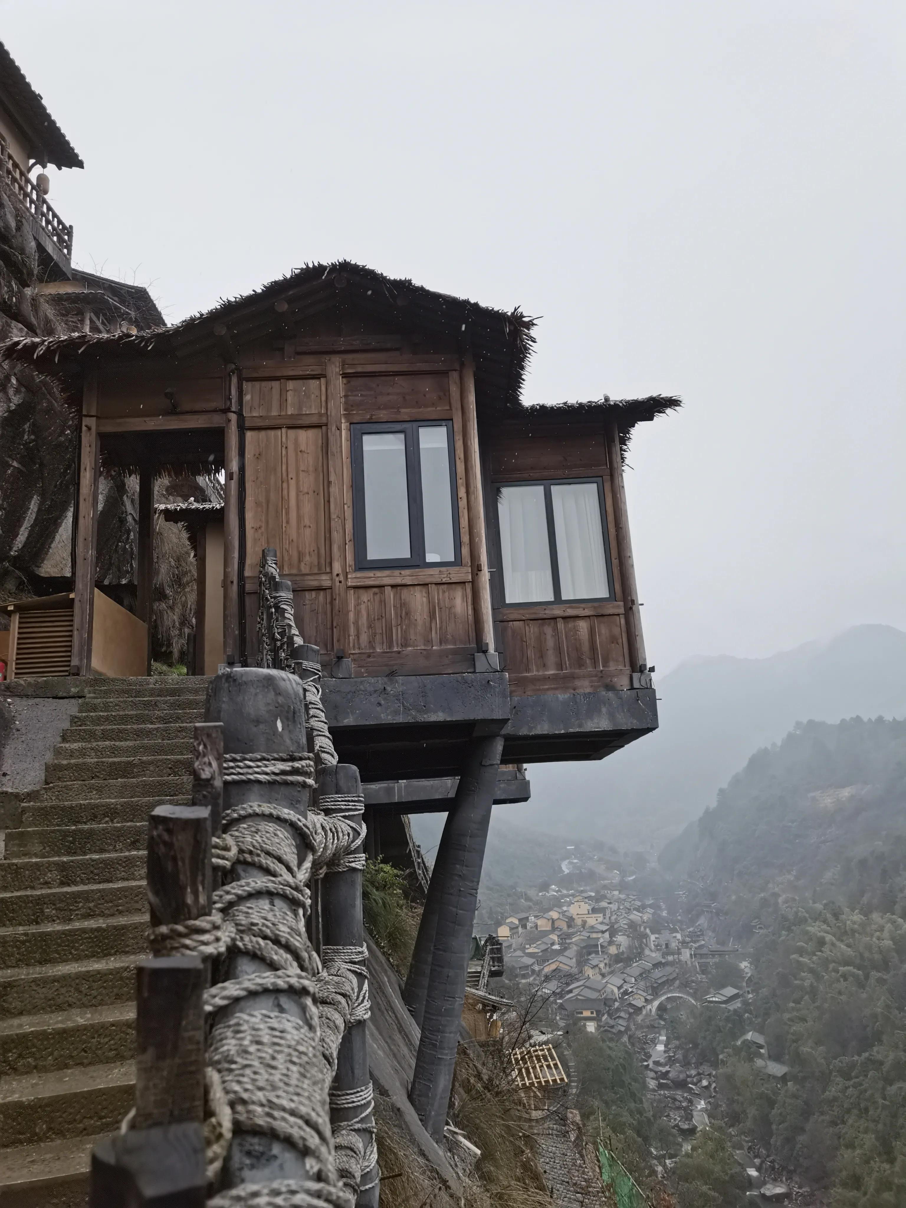 Cliff Hotel Wangxian Valley - iNEWS