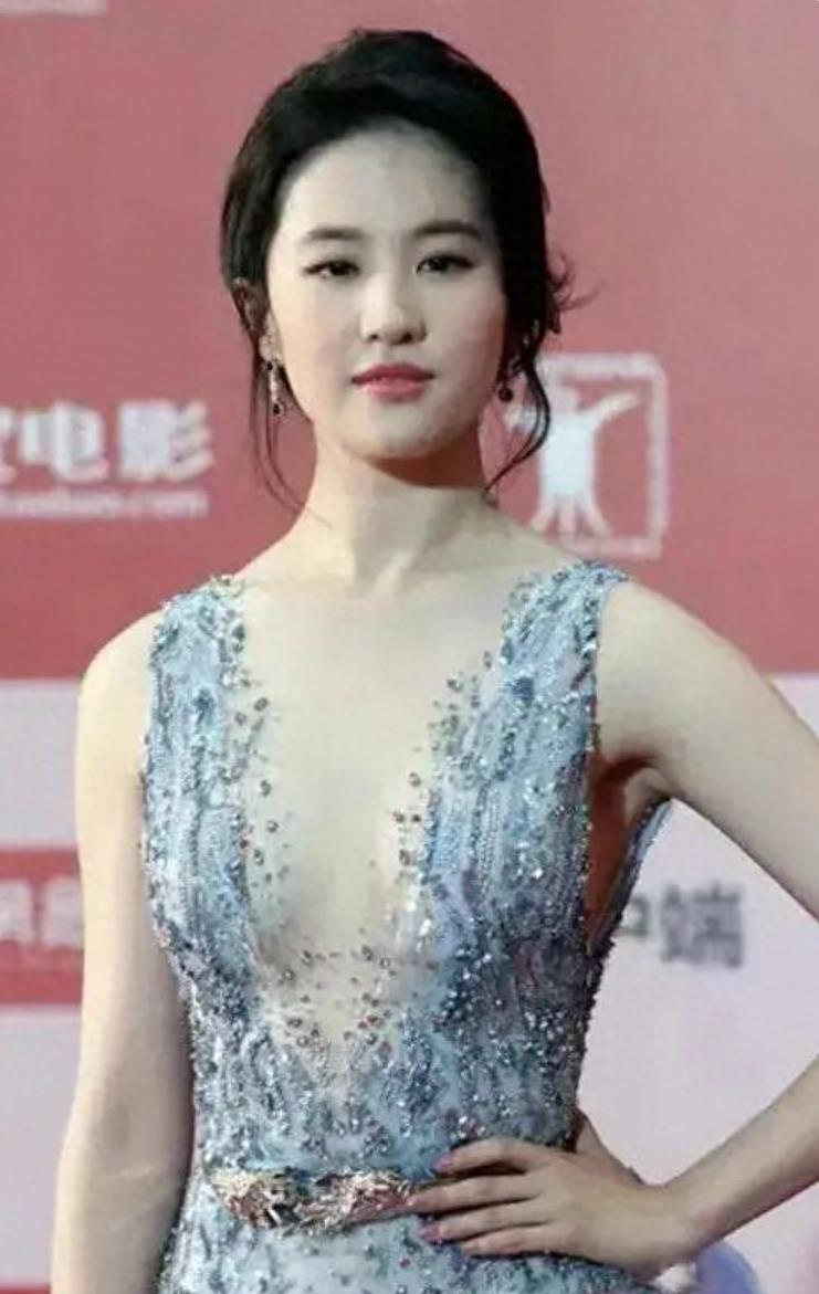 Fairies can be hot even when they come down to earth! Liu Yifei's 35-year-old photos were ...