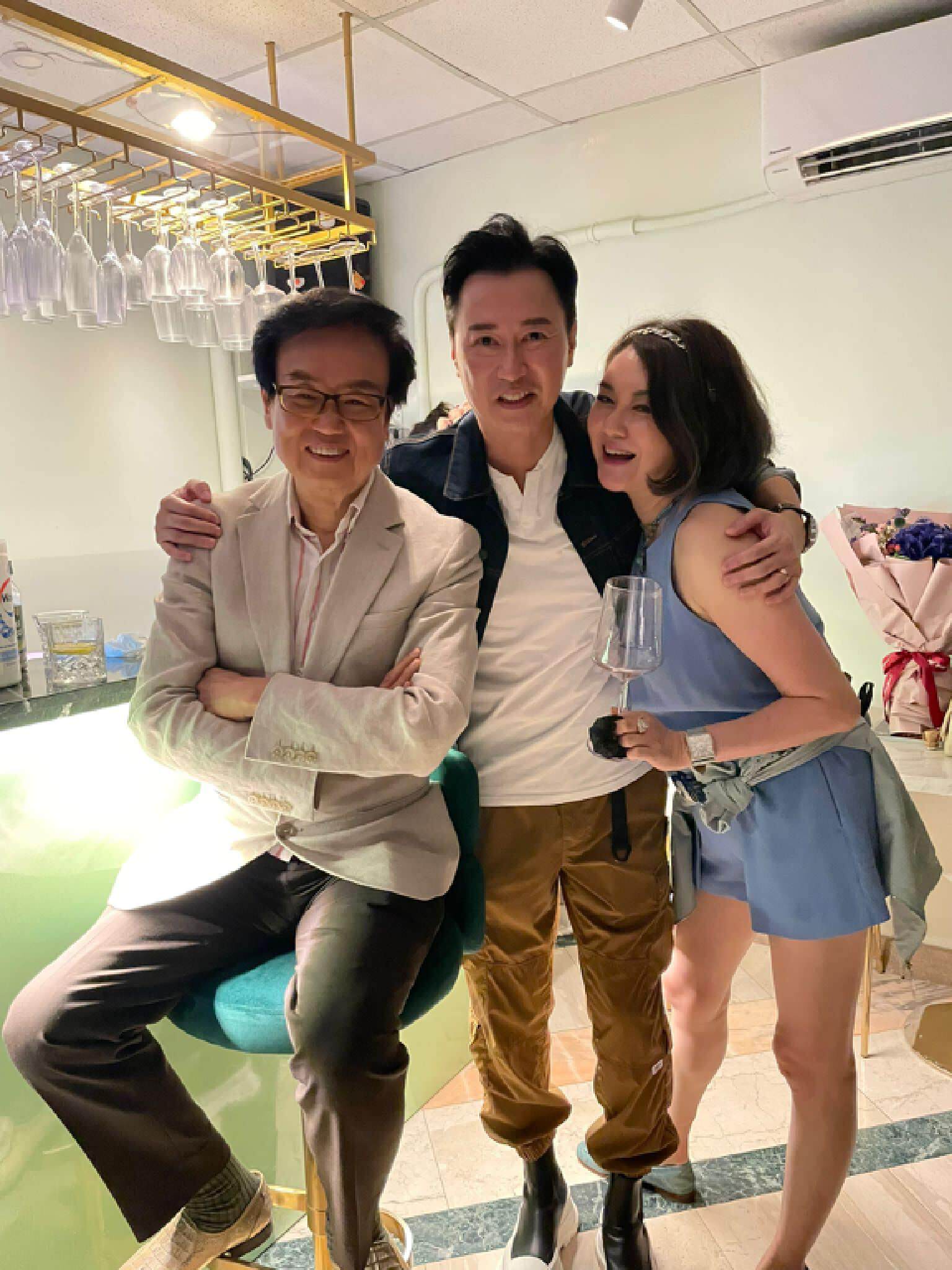 The actors of "Happy Family" reunite! Huang Baiming celebrates Chen ...