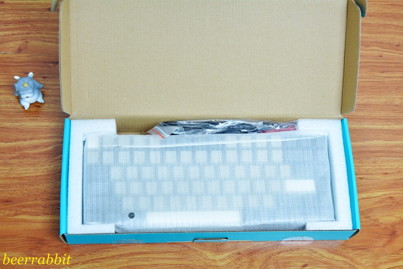 A compact multi-mode connection Rapoo V700-8A mechanical keyboard ...
