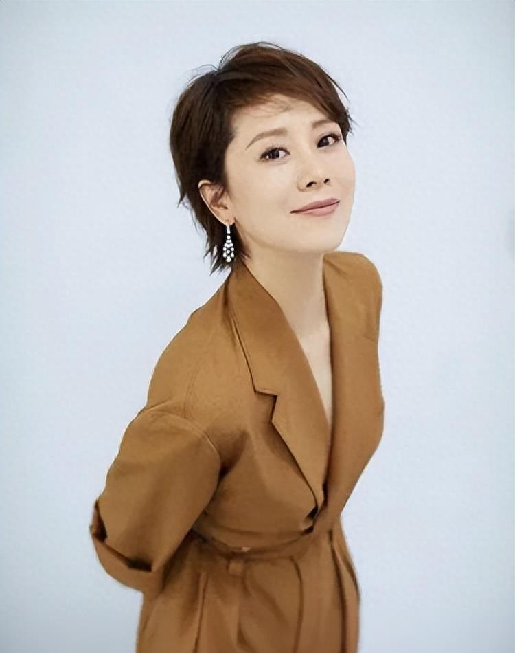 Stunning comeback, Hai Qing reappears as Zhang Guimei at the age of 46 ...