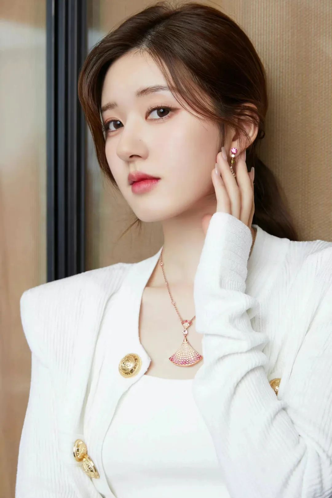 Zhao Lusi, Fu Xinbo, Shen Yue, Avril Lavigne, Guo Xiaoting and Zheng ...