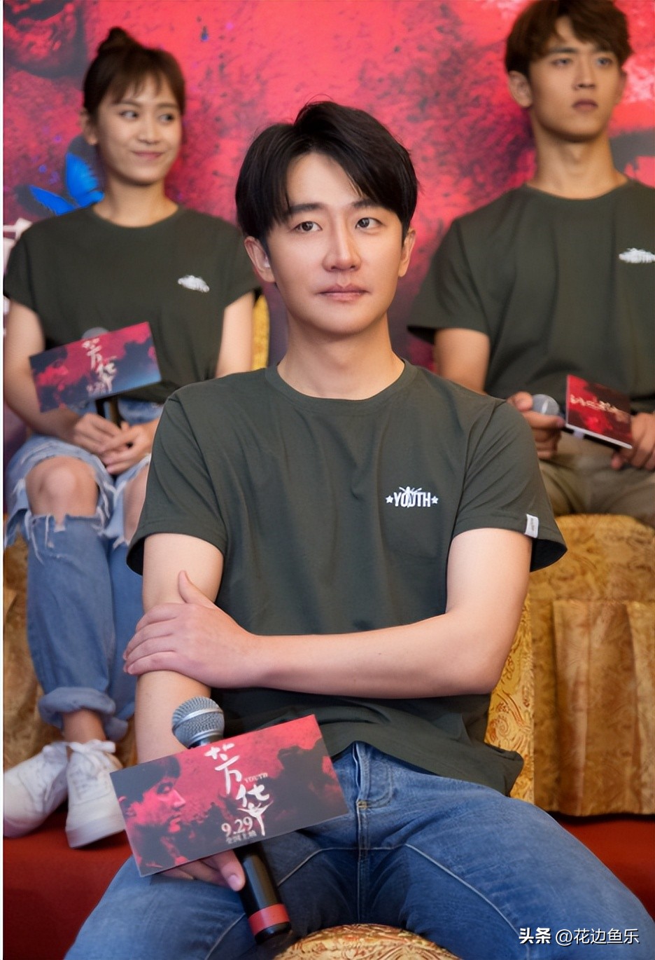 The husband sings and the wife follows, Huang Xuan takes his girlfriend ...