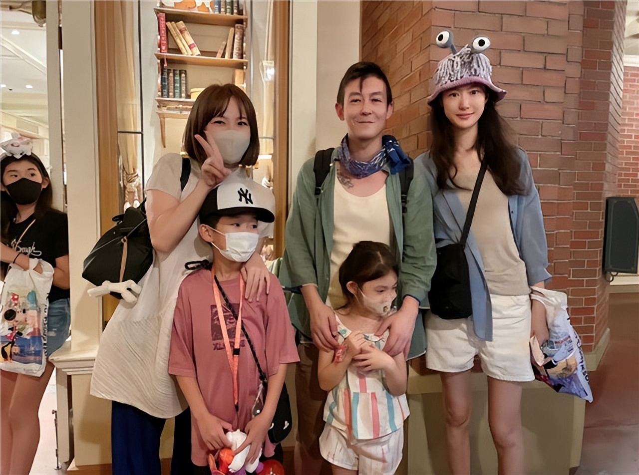 Edison Chen traveled to Japan with his wife and daughter, was met by ...