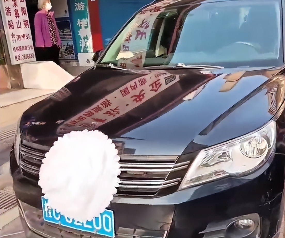 Huang Wanqiu's farewell ceremony was exposed at the scene, elements of Liu Sanjie filled the ...