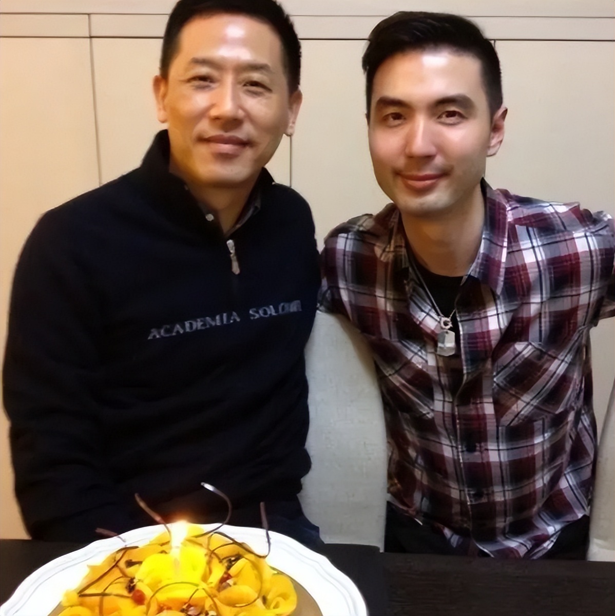 Leslie Cheung left for 20 years, Tang Hede started a new life in a low ...