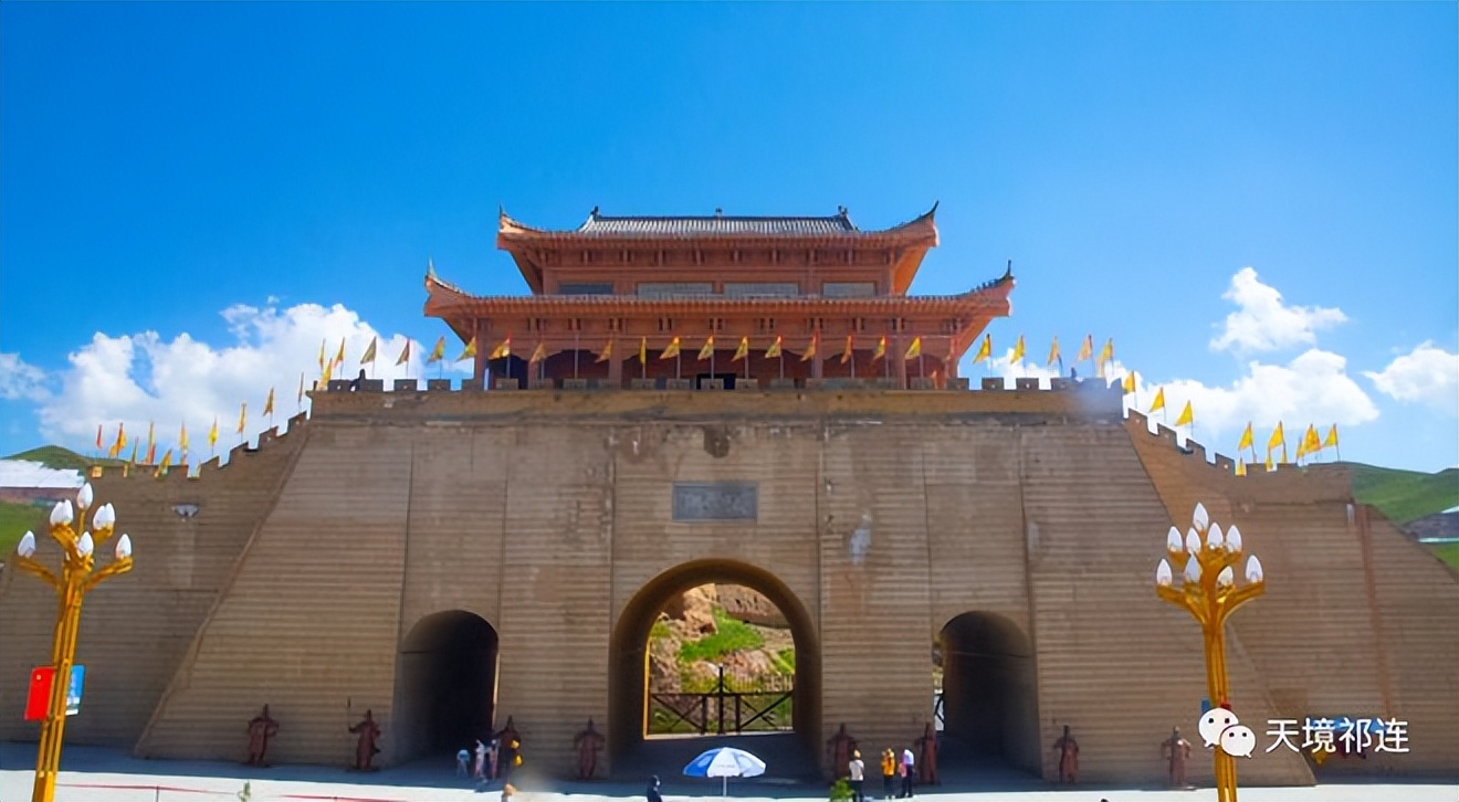 The ancient city of Ebao, a plateau snow lotus blooming in the ...