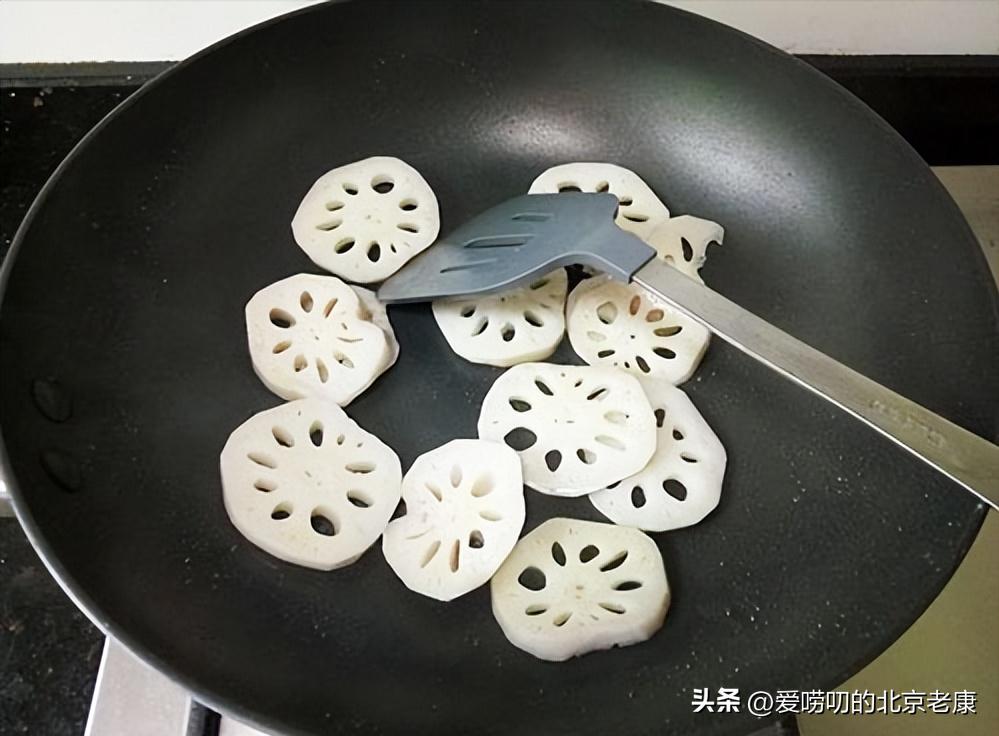 Sweet and sour lotus root slices, crisp taste, moderate sweet and sour ...