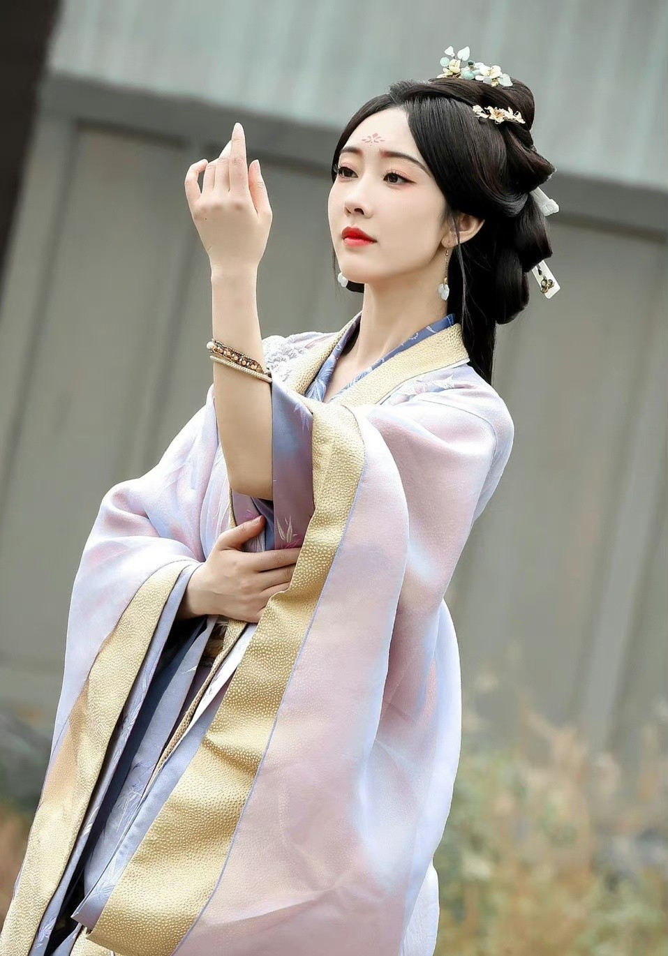 Xuan Lu's "Bending the Waist" has a vicious female supporting script ...