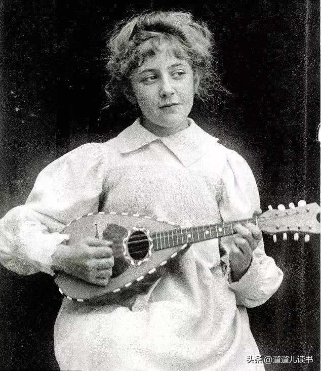 Agatha's autobiography tells the story of the reasoning queen's life ...