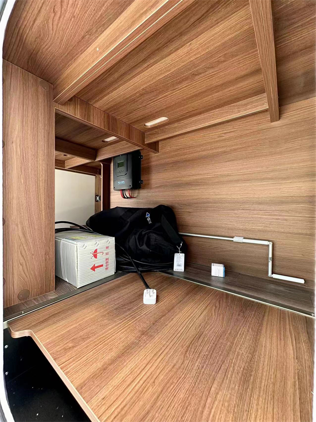 River V800, a household air conditioner with a lot of water and ...