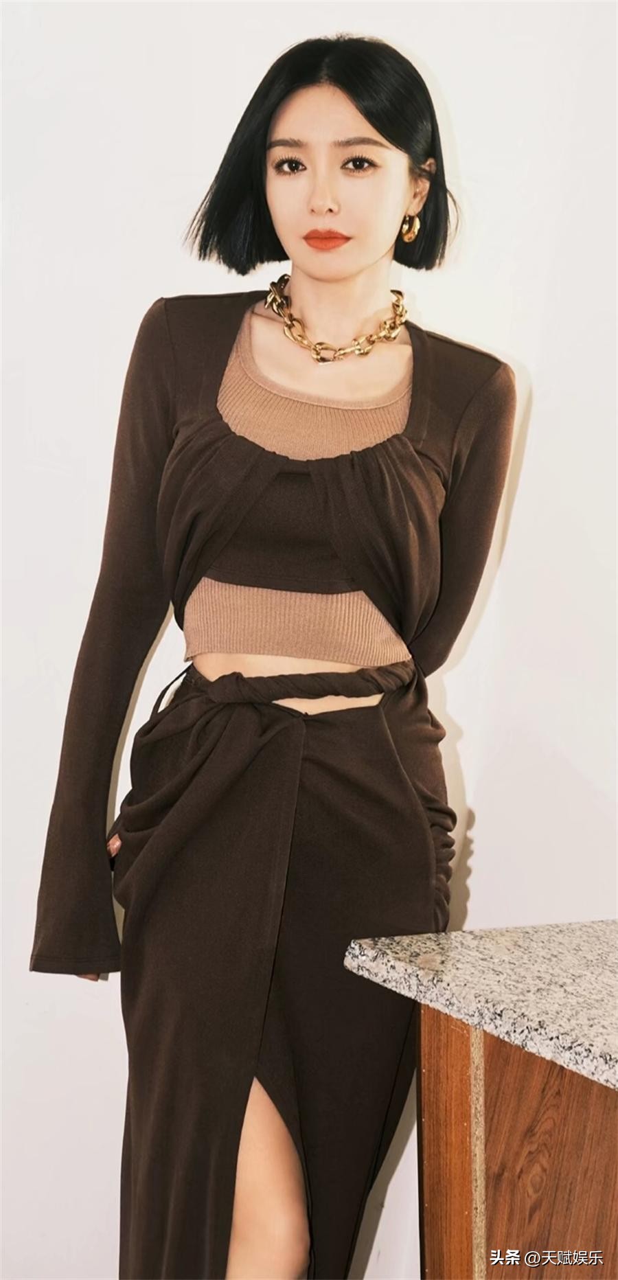 Actress and singer Qin Lan's photo album "Eight" - iNEWS