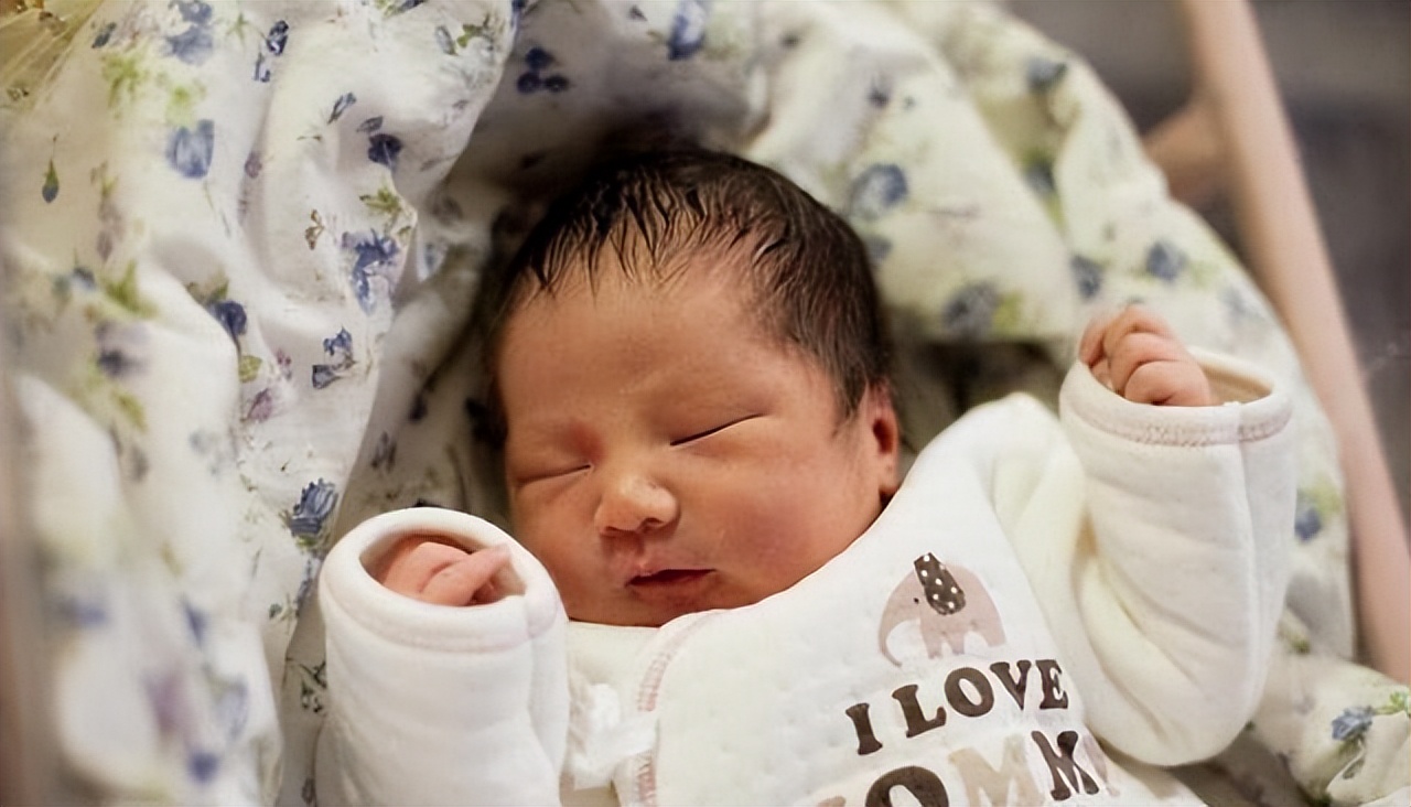 Is the "first hug" important when a newborn is born?Bao Ma tells the ...