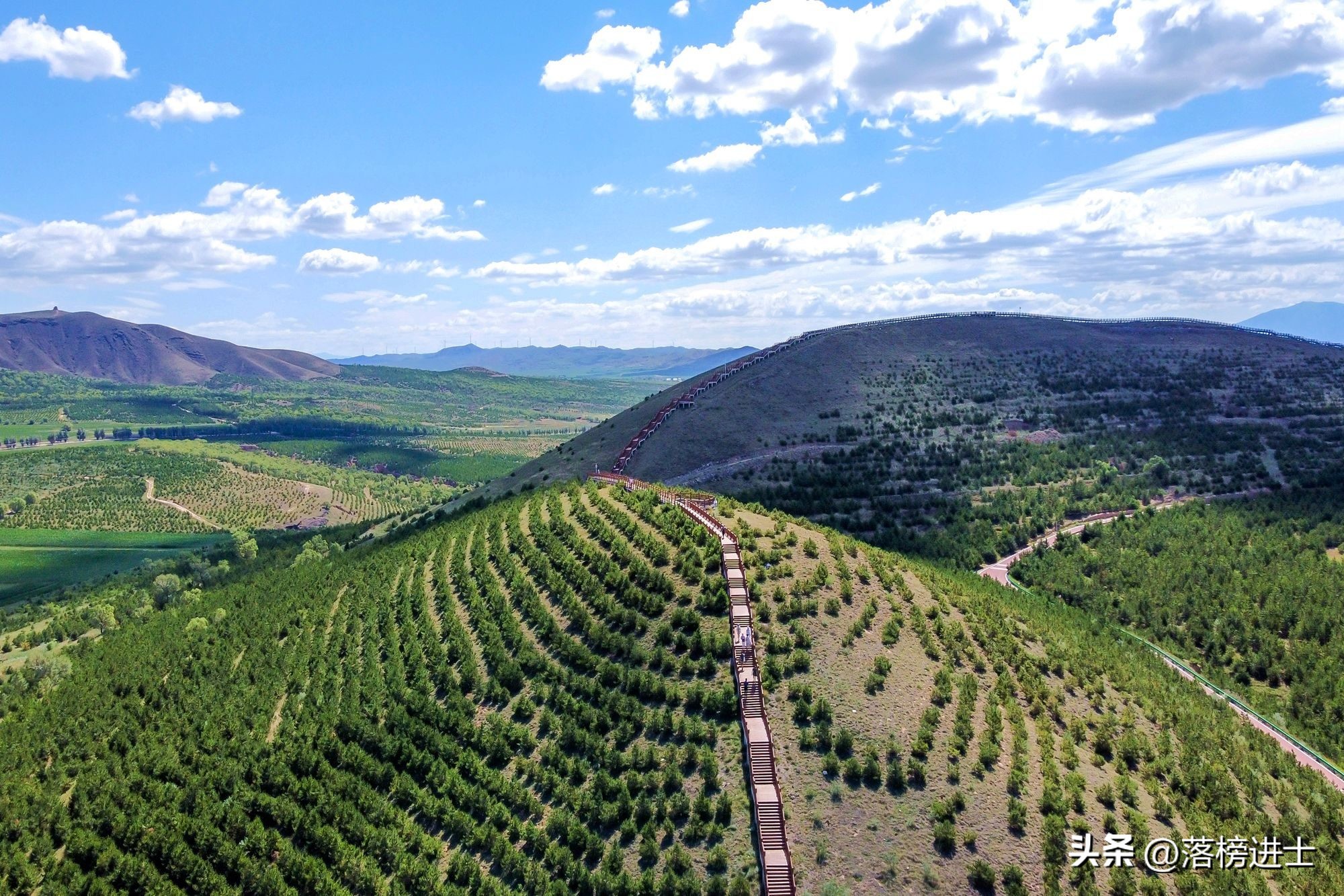 There are 32 volcanoes active in the Paleolithic Age in the Datong ...