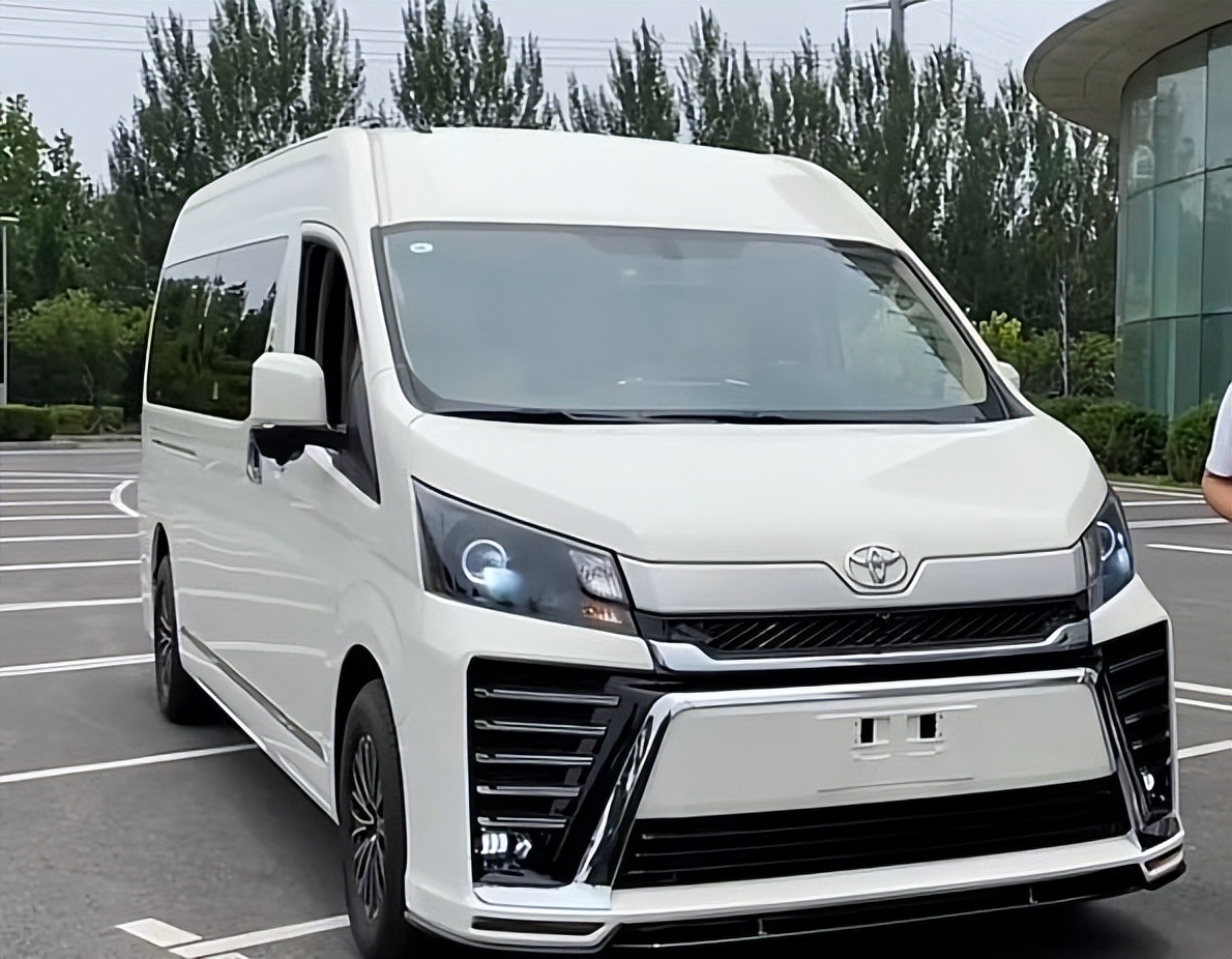 Oversized Toyota "Alpha", equipped with 3.5L V6 engine, 5915mm in ...
