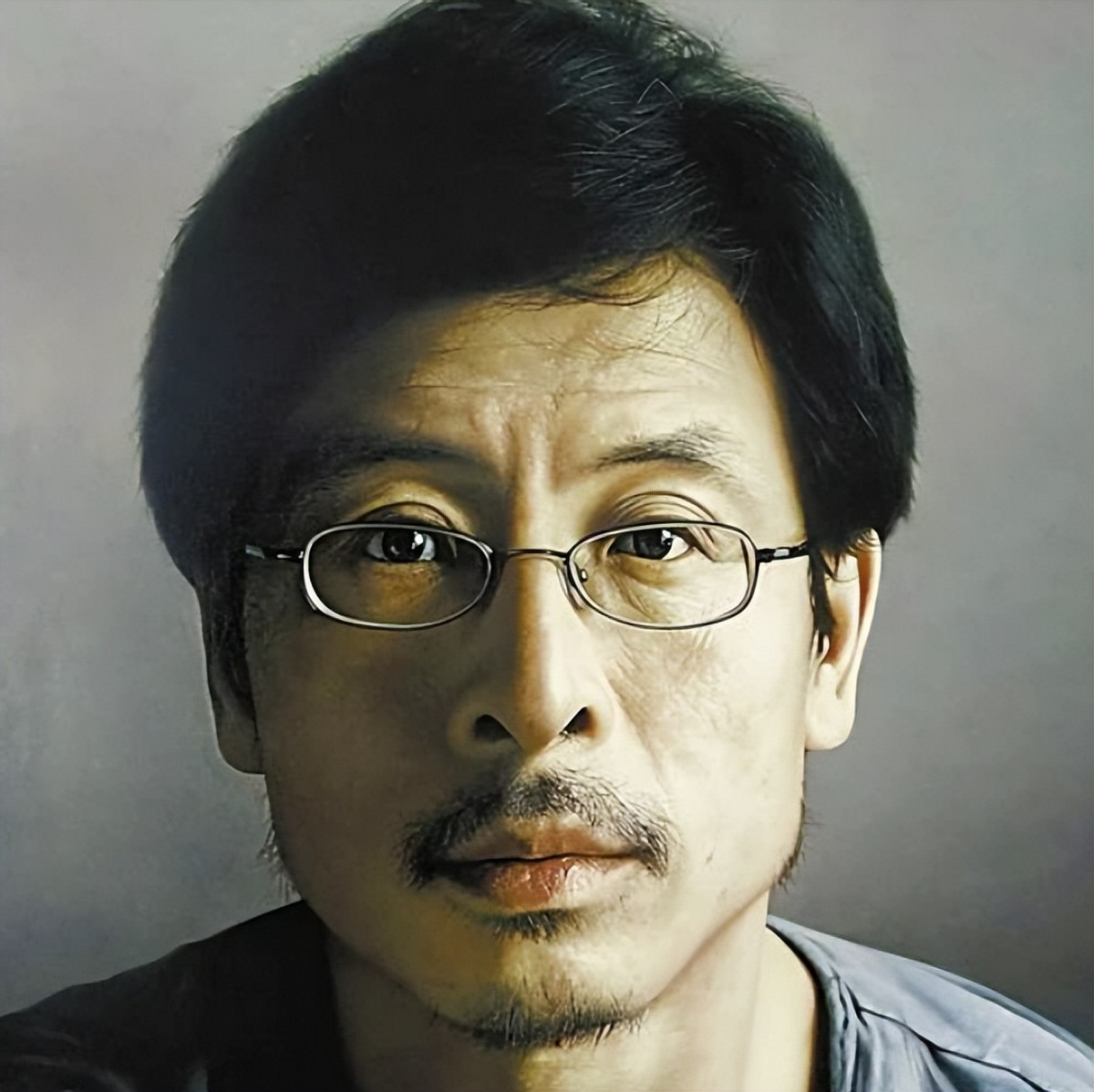 Painter Leng Jun painted a "glove" and sold it for 6.9 million. It was ...