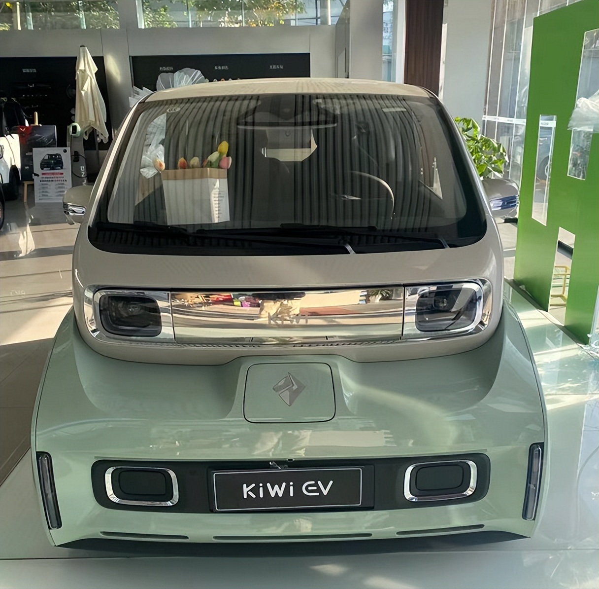 Which is better, the 2023 KiWi EV or the Ant?High-quality travel, you have to look at it - iNEWS