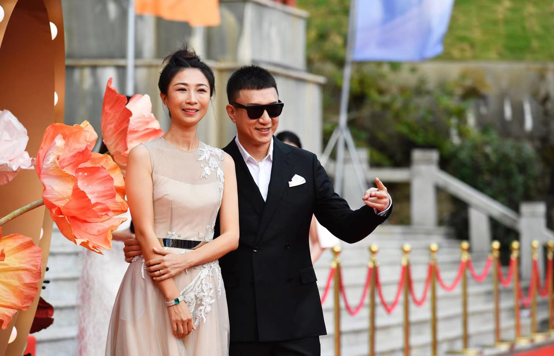 Lushan Film Week: Sun Honglei and his wife show their affection, Zhang ...