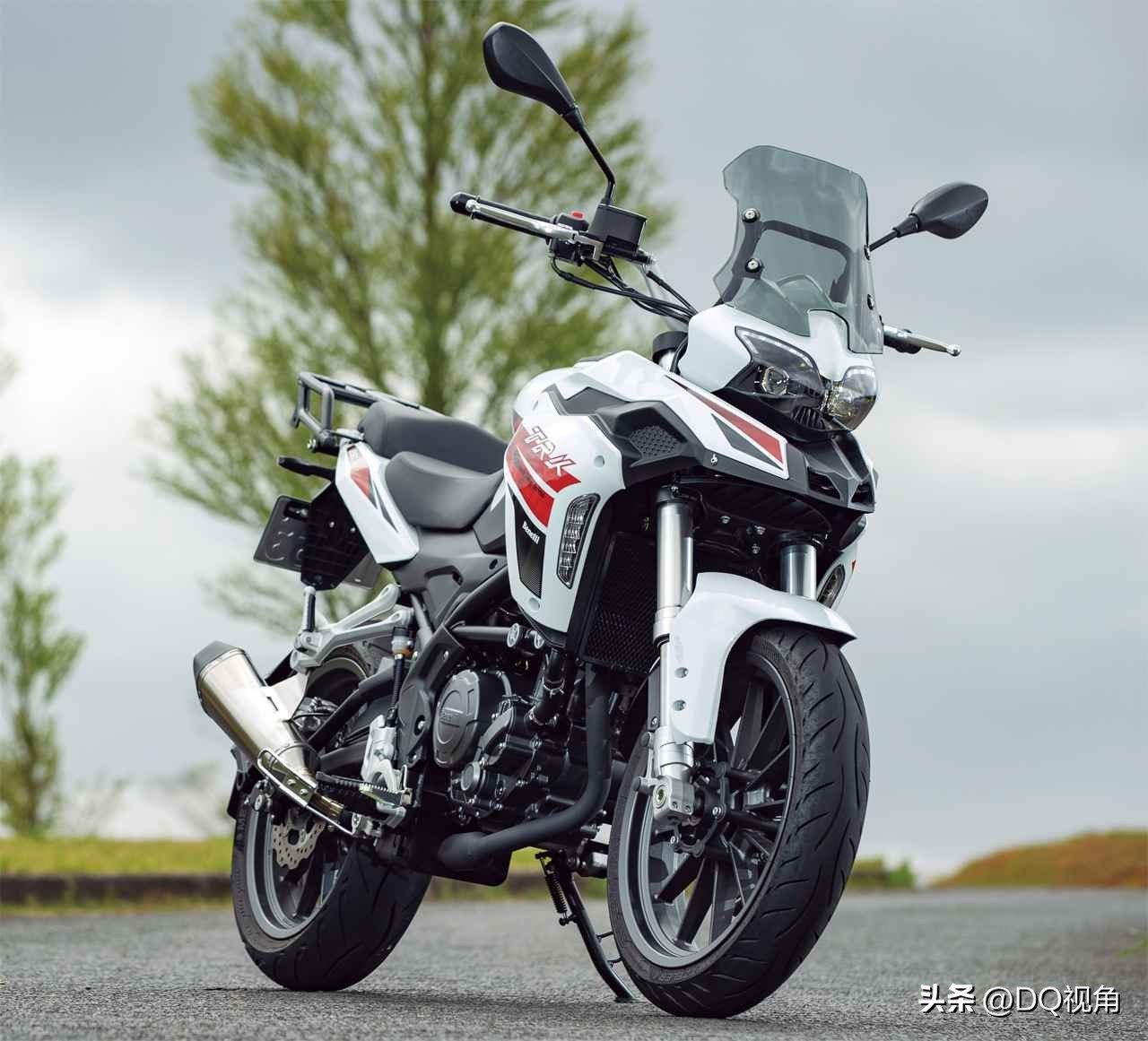 Small-displacement entry-level ADV motorcycle, single-cylinder water ...